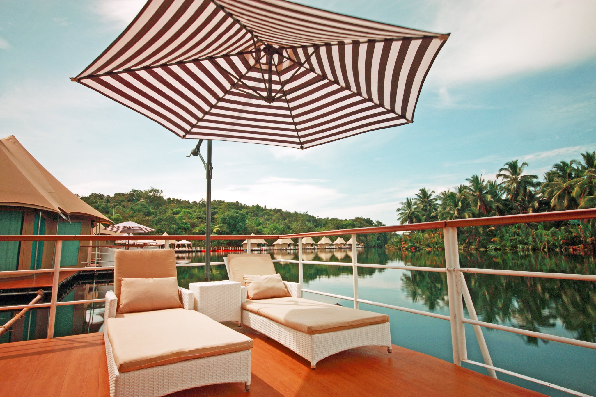 5 Gorgeous Overwater Bungalows We're Daydreaming About - Secret ...